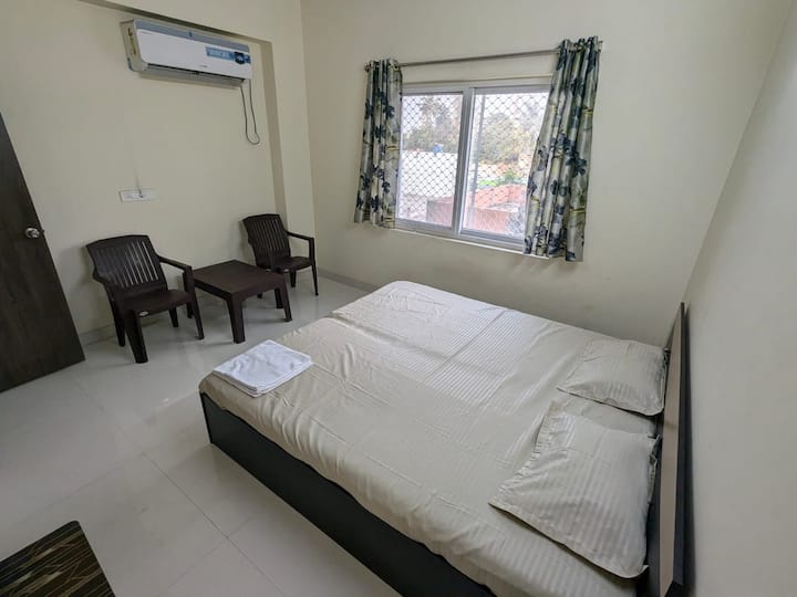 A Well Ventilated 2 Bhk A/c Apartment With Balcony - Puri