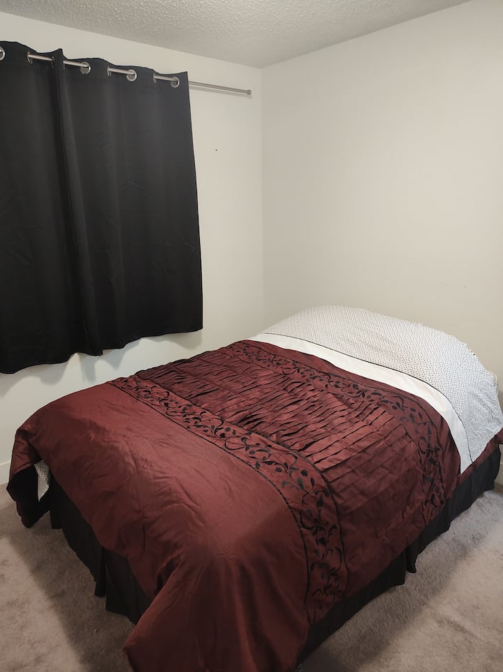 Comfortable Quarters Room 2 - Edmonton, Canada