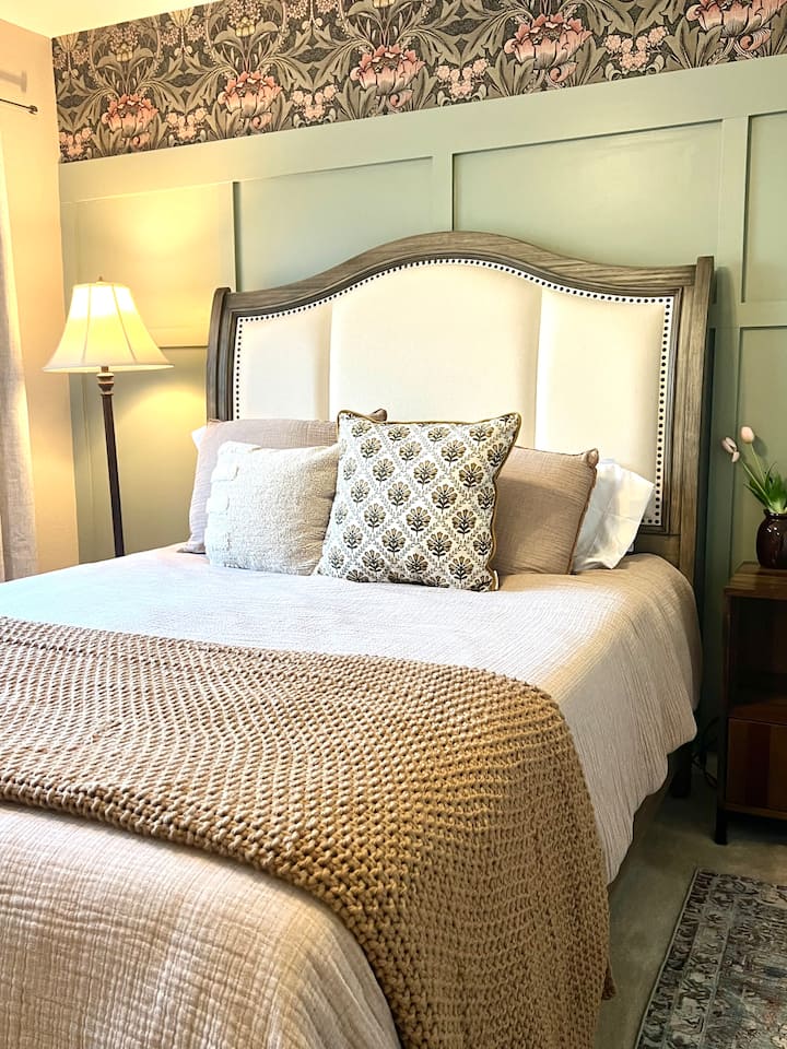 Hummingbird Hill/sleeps 8/king Bed/spacious - Concord, CA