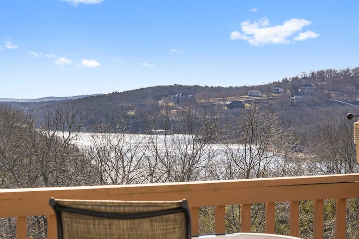 Lake Livin Incredible Views! - Missouri