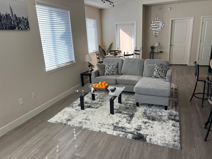 Modern Off Campus Living - Tempe