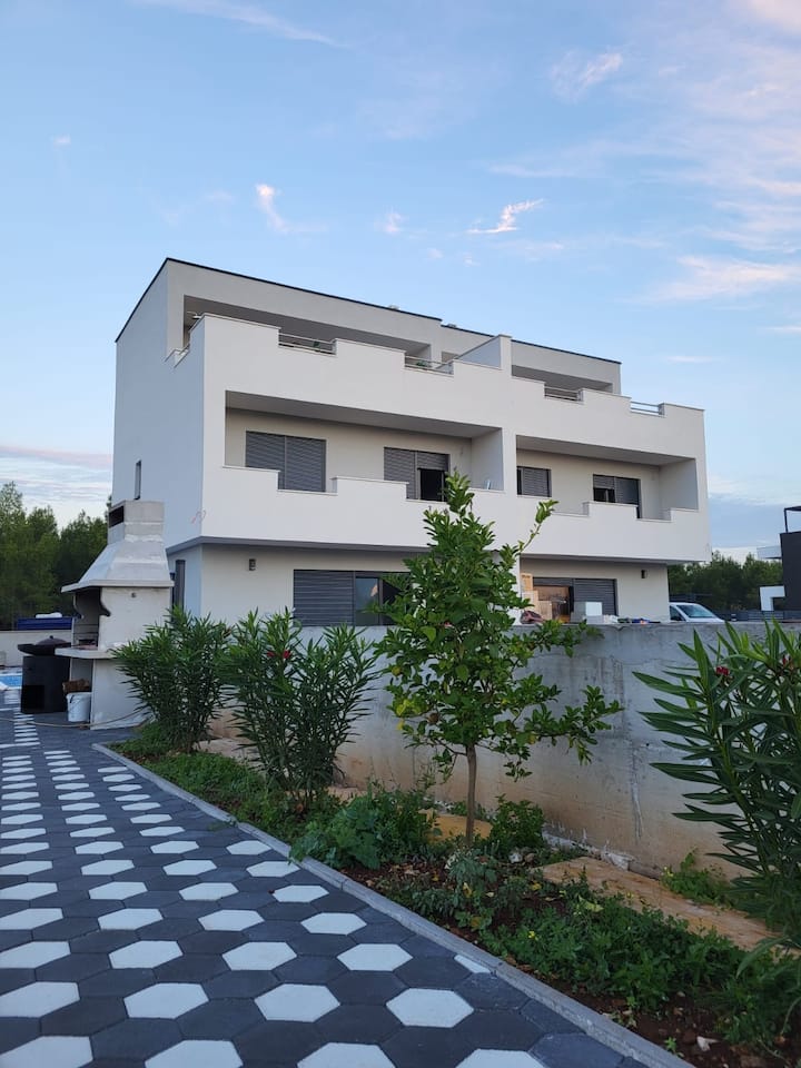 Villa Elias - 5 Zimmer + Küche - Vodice