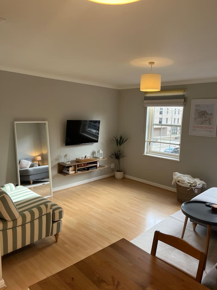 2 Bedroom, 2 Bathroom With Parking - Edinburgh