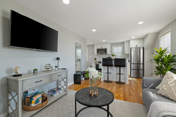 Lunavista's Cozy Corner, 1b&1bth - Westbury, NY