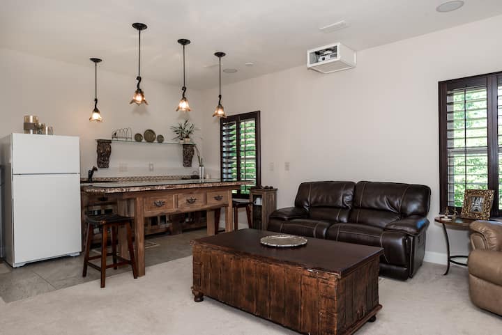 Luxury Retreat Uptown Best! Unbeatable Price! - 羅傑斯