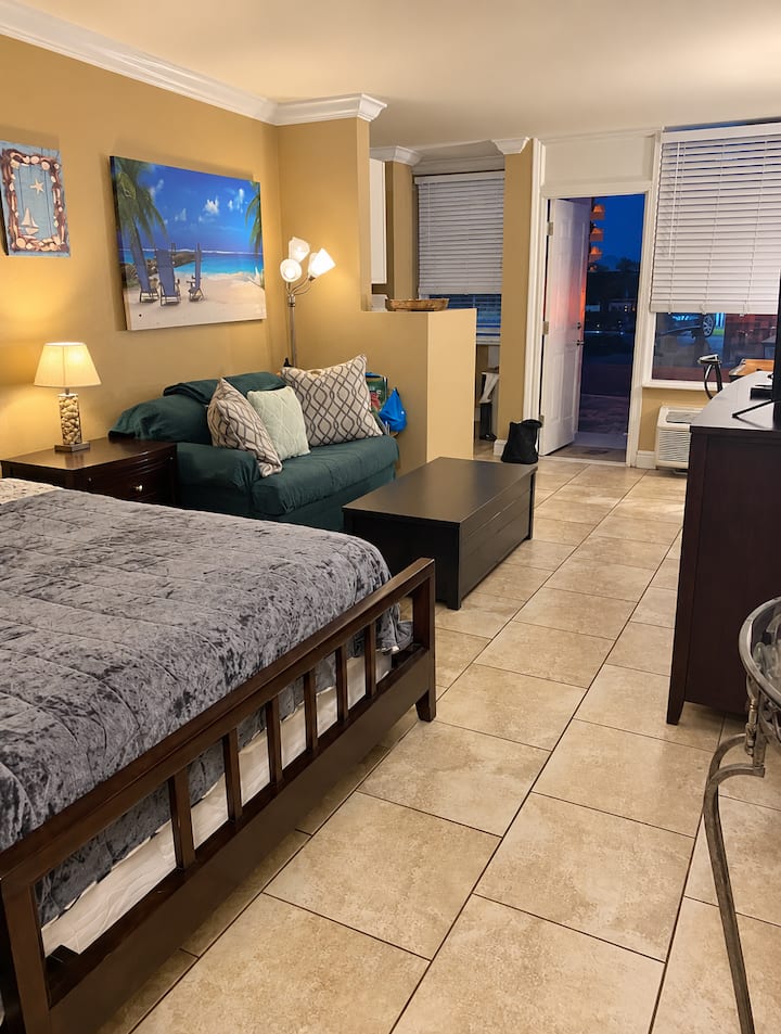 Studio à Daytona Beach | Piscine Chauffée + Accès à La Plage - Daytona Beach, FL