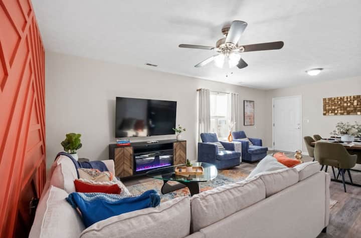 Spacious & Cozy Apartment With King Beds +Sofa Bed - Camden Park, Huntington