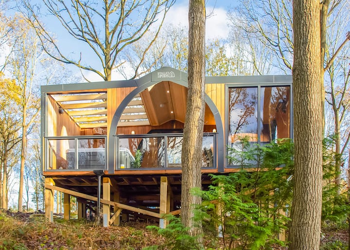 Honeysuckle Treehouse - Cheshire