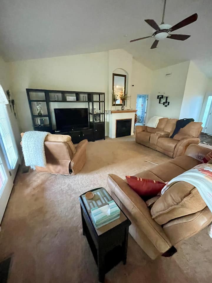 Thomas Farmhouse - Cedar Hill, TN
