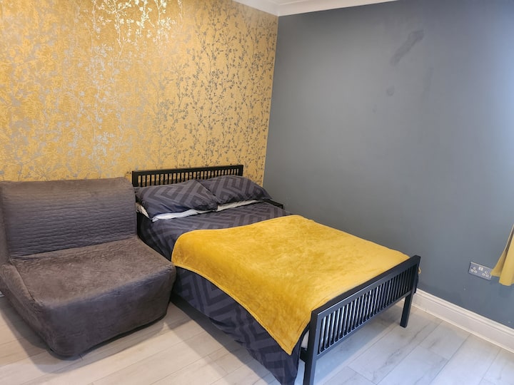 London Apartment Next To Tube - Ilford