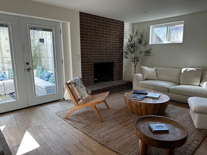 Wellness Oasis W/ Sauna, Hot Tub & Fireplace - Portland, OR