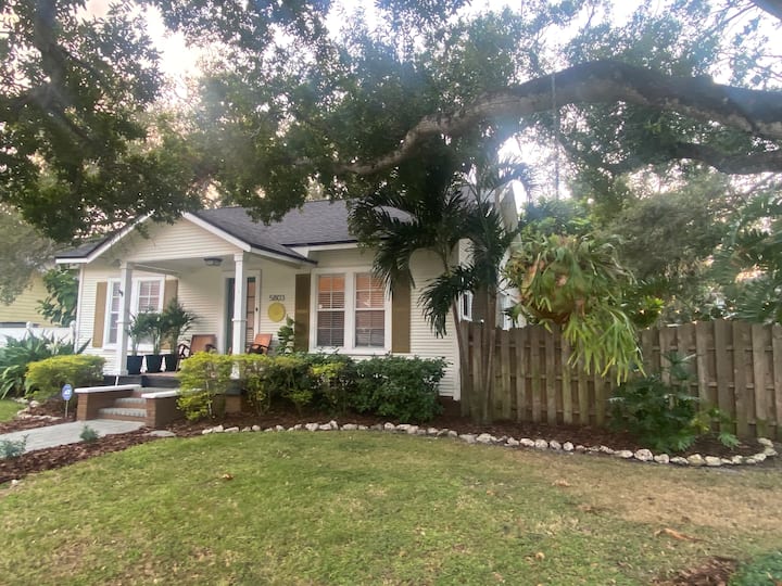 Tropical 1920s Bungalow With Saltwater Pool - Tampa