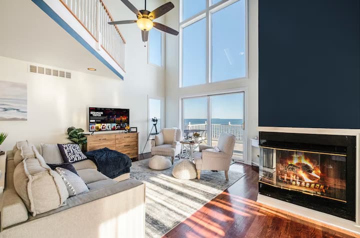 Lakefront Lux Living -Min To Downtown -Scenic View - ケースビル, MI