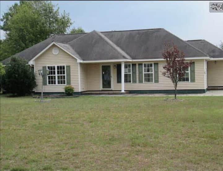 Entire Home On Pond. Near Universities. Renovated. - North
