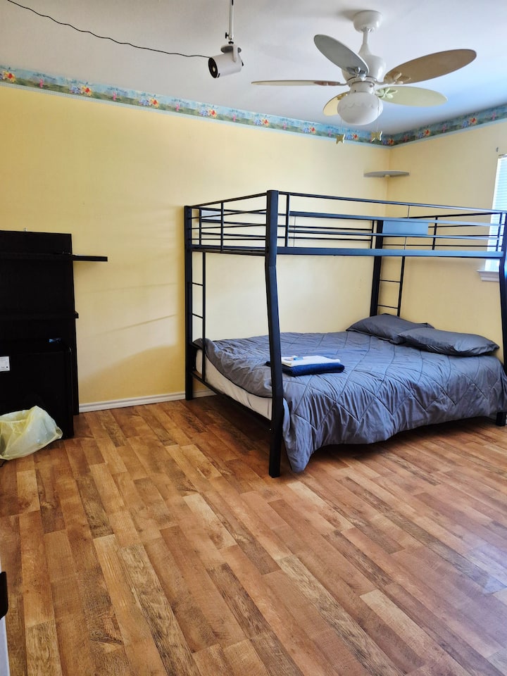 Yellow Room - Joshua, TX