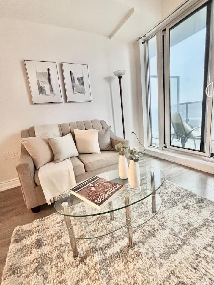 Stunning Appt. In Richmond Hill- Parking Included! - Richmond Hill