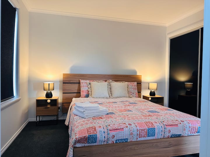 Private Room With Lounge - Riverside