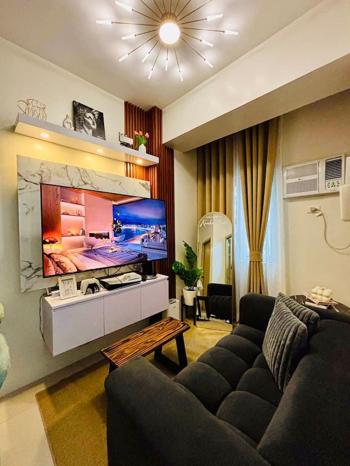 2br W/ Ps5, Grand Videoke, Netflix & Disney Plus - Quezon City