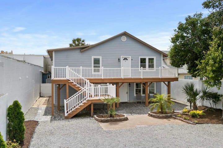 “Two Off The First ” 6 Bedroom Cottage By Main St. - North Myrtle Beach, SC