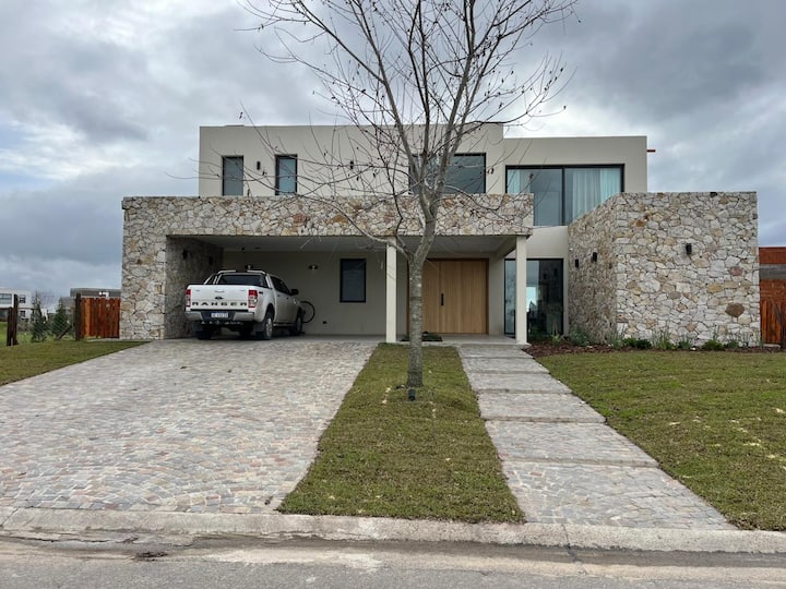 Hermosa Casa A La Laguna - Belén