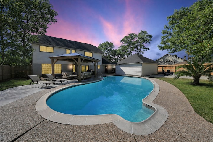 Lost Pines Poolside Paradise | Outdoor Fire Pit - Houston, TX