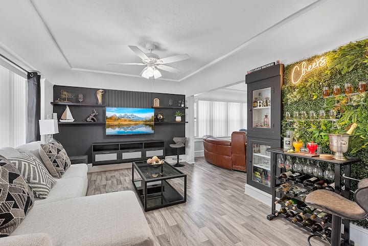 1br King Bed/free Parking /Wi-fi /Central Location - Milwaukee