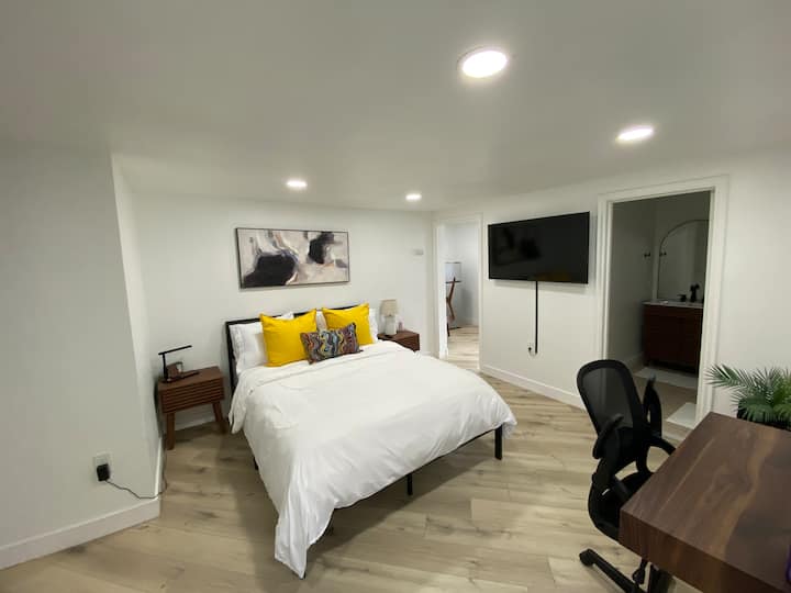 Modern Studio W/ Private Patio - Oakland, CA