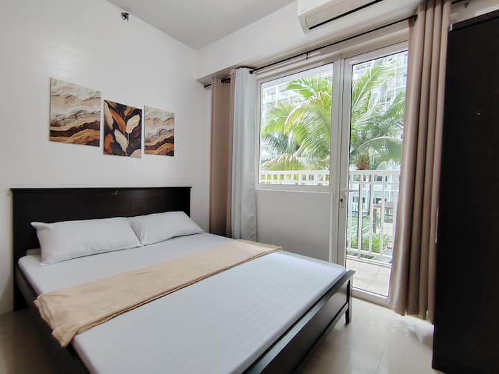 2 Bedroom Pool View At Shore 1 Residences Moa - Aéroport Ninoy Aquino (MNL)