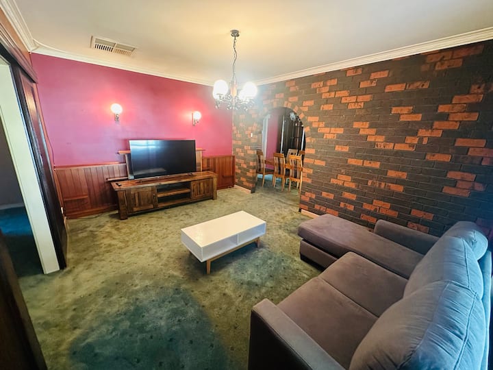 Spacious Home In Modbury - Adelaide