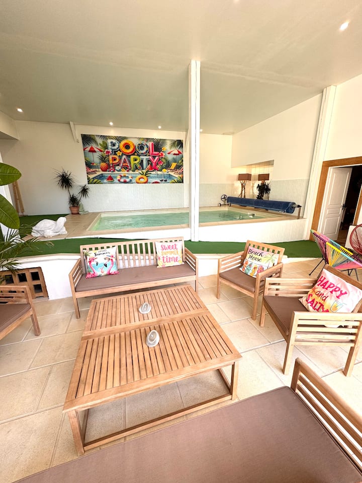 Gîte Avec Piscine Intérieure - Bourgueil