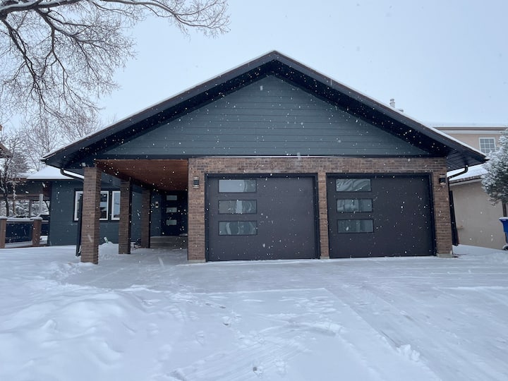 Golf Course House - Taber