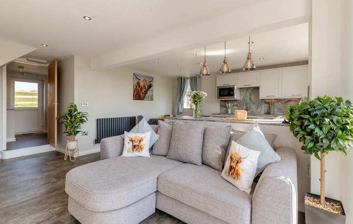 Brumlea Farm Cottage, Matlock, Rural Farm Stay - Bonsall