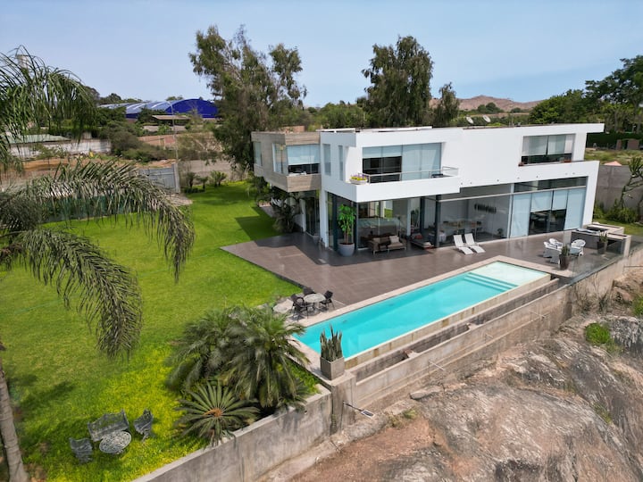Casa Moderna Con Piscina Y Cine Para Eventos - Lima