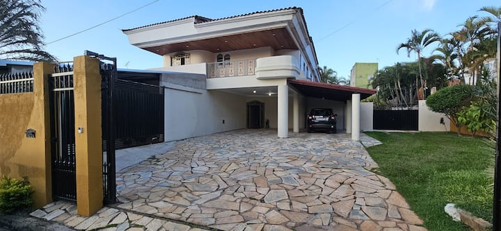 Casa Com 4 Quartos Com Hidro E Churrasqueira - Brasilia