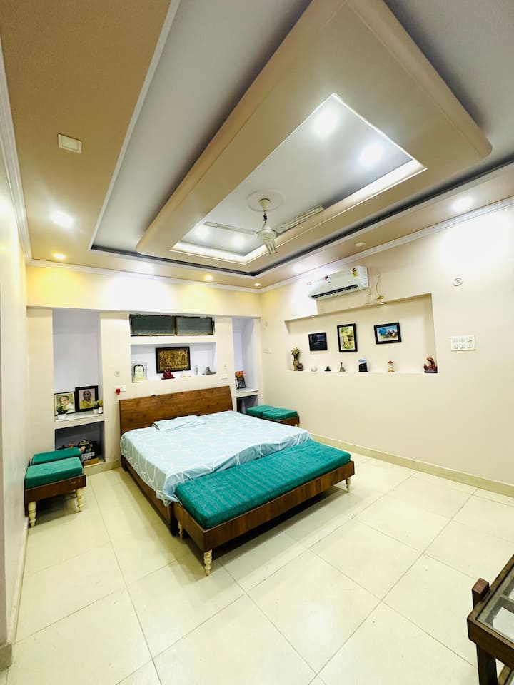The Family Retreat - 3 Bedroom Luxe Stay - Prayagraj