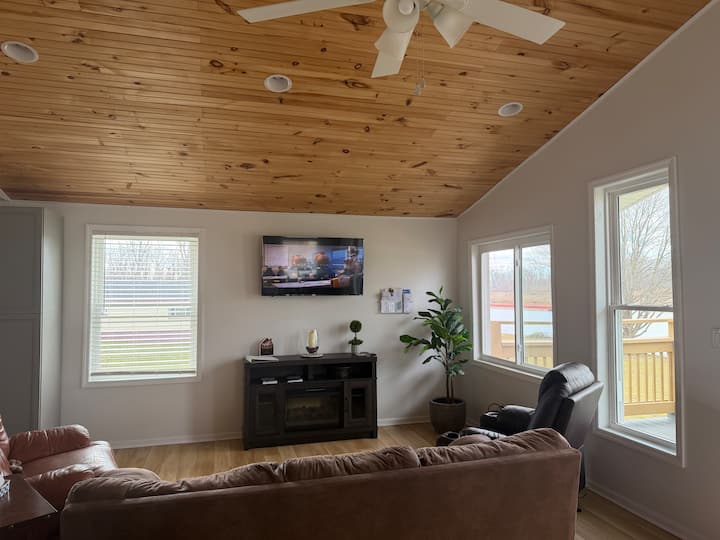 “Waterfront Retreat W/ Private Bar • Walkout Yard - Seneca Falls, NY