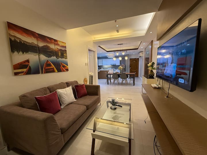 Spacious 2br W/ Maidsroom&bathtub In Mla - Manila