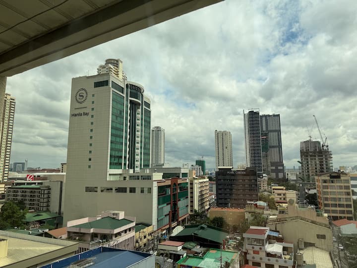 Spacious 2br W/ Maidsroom&bathtub In Mla - Manila