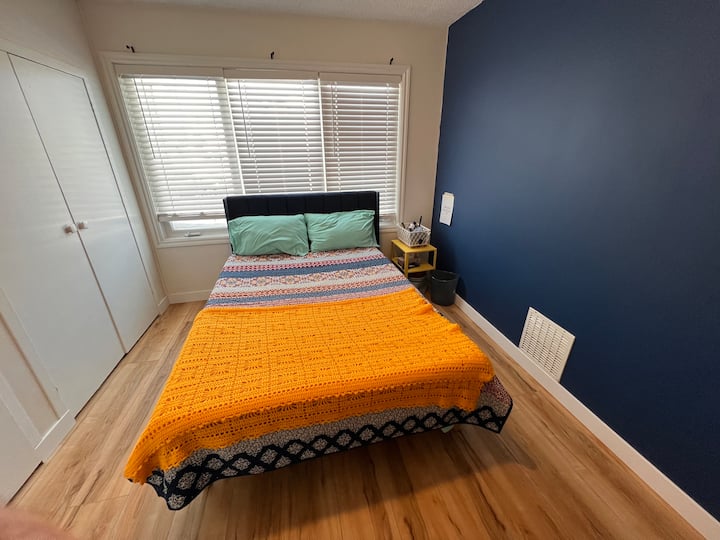 Affordable Room, Laundry On-site.  Room A - High Prairie
