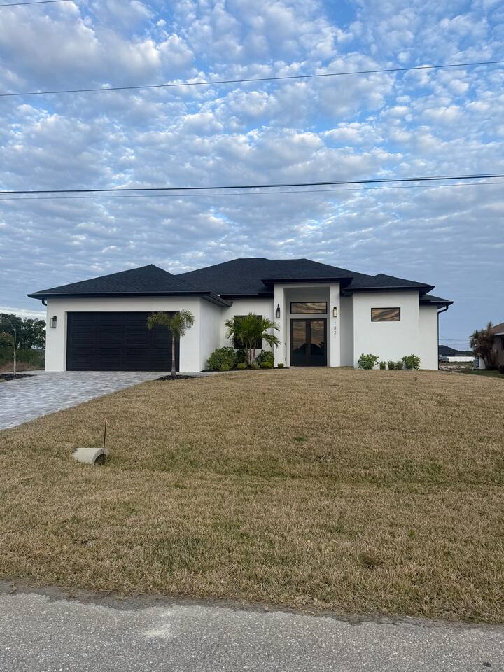 Canal-view Retreat In Cape Coral - Cape Coral, FL
