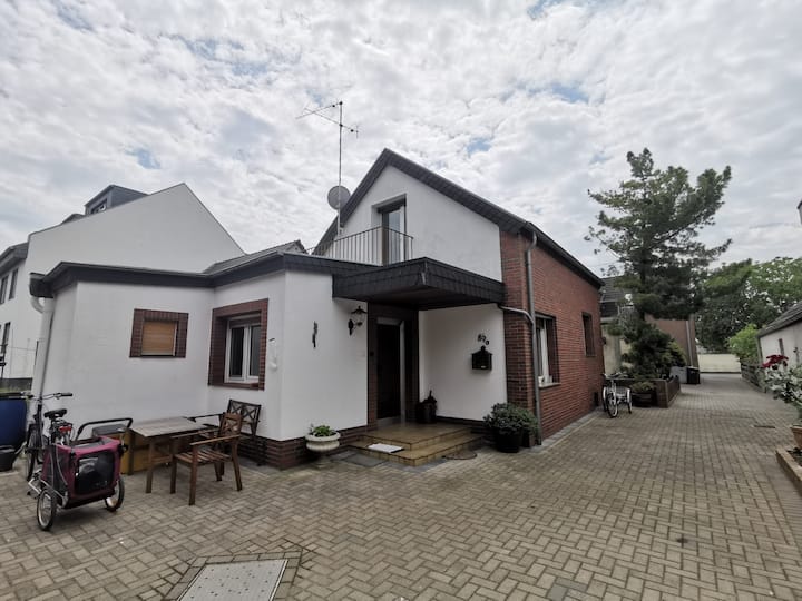 Einfamilienhaus Mit Blick Auf Messe Düsseldorf - Düsseldorf