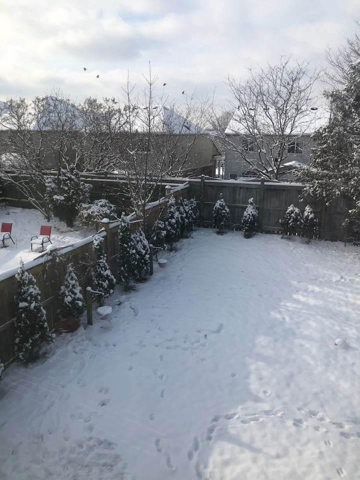 Cozy And Warm Family Home - Pickering