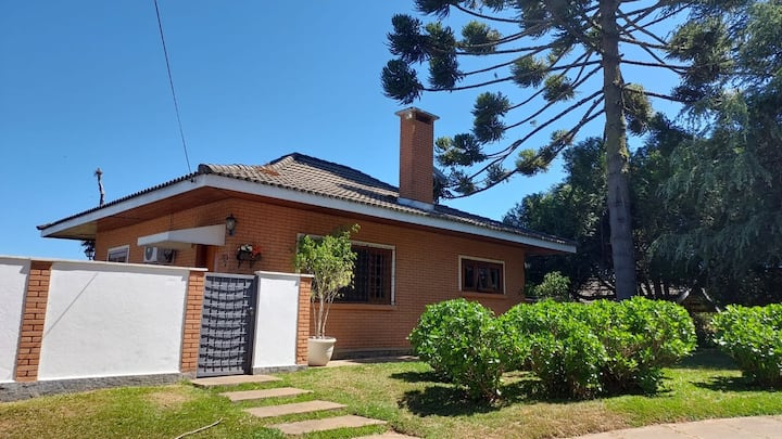 "Chalet Dei Fiori "-Pet Friendly - Campos do Jordão