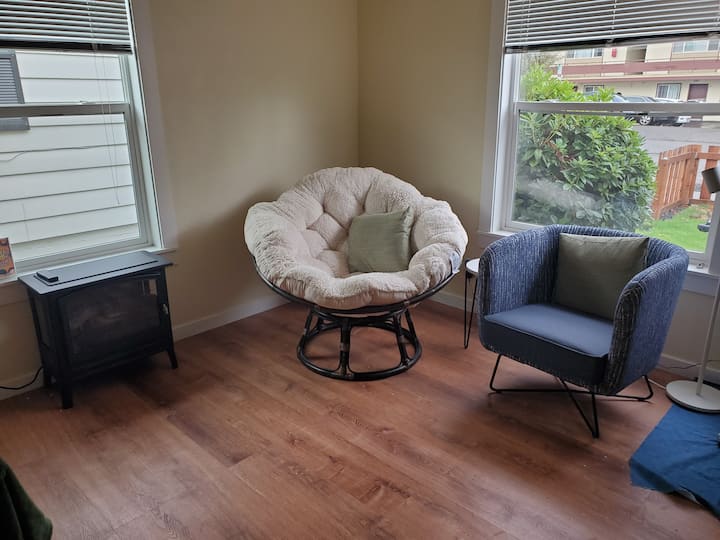 The Bird House (Corner Room) - Olympia, WA