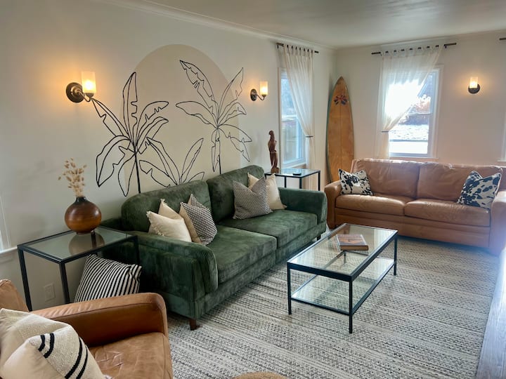 The Surf Cottage - Hot Tub - 3 Br 2.5 Ba - Union Pier, MI