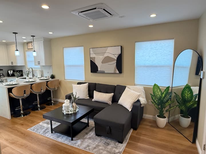 Awesome Private Unit Near Lax - Gardena, CA