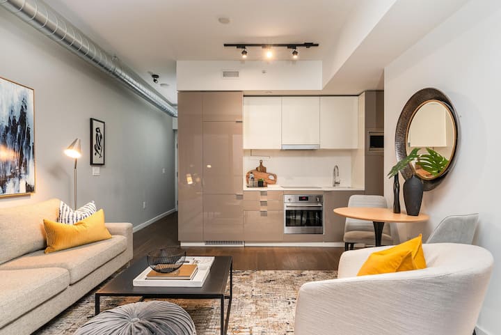 Modern 2br Suite W Stunning Cn Tower & City Views - Toronto