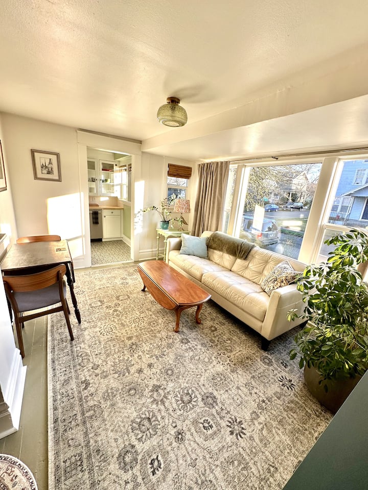Charming Close-in Craftsman Apartment - Portland, OR