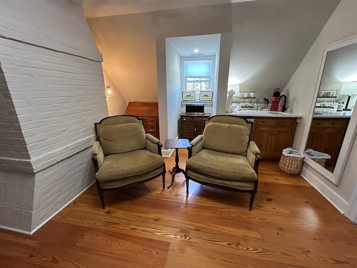 Old Town Warrenton Apartment, Walkable To Main St. - Warrenton, VA
