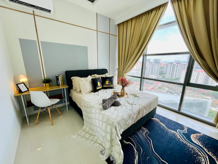 #V4 Double Bed Room~ Spacious W Working Space - Petaling Jaya